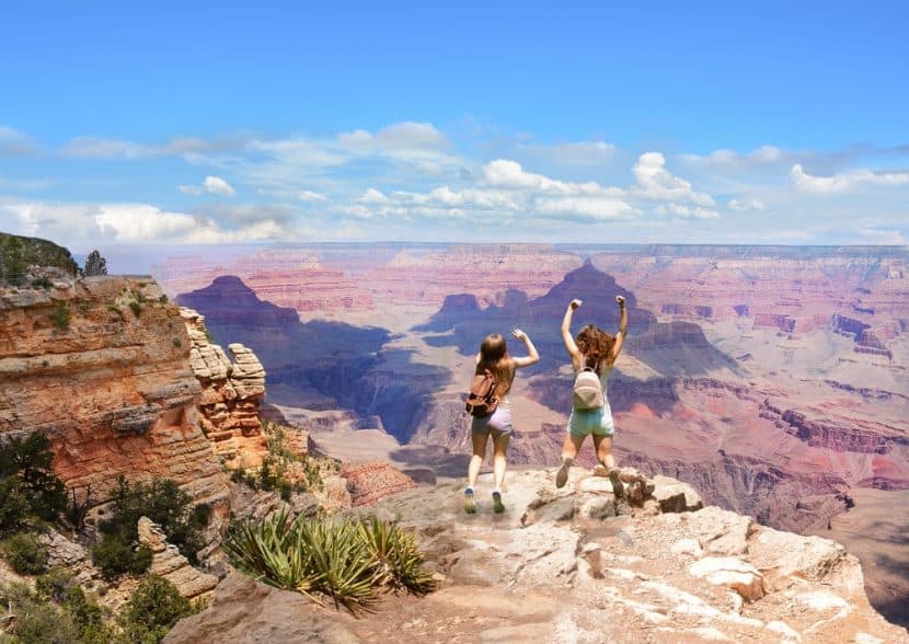 A dónde viajar con amigas: 7 planes increíbles | IATI Seguros