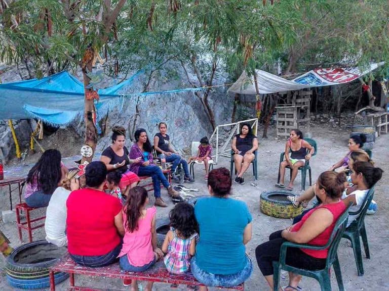Cómo hacer turismo solidario de forma responsable, con Kara Triviño de ...